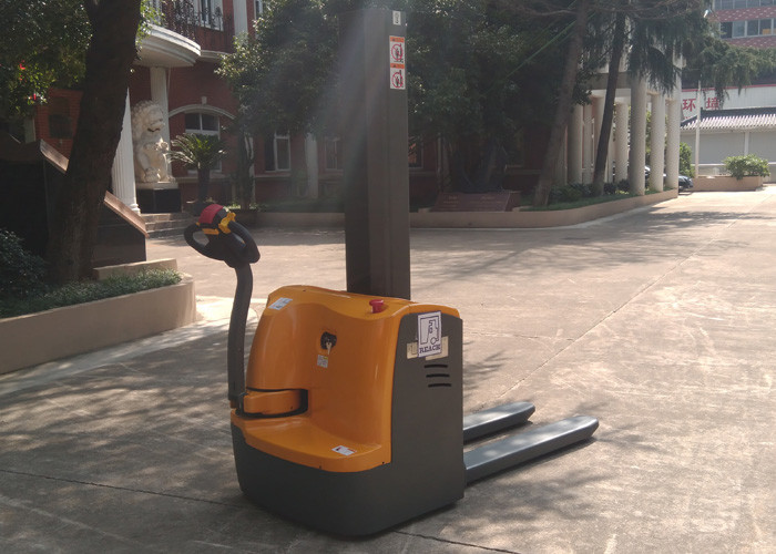 Single Column Walkie Electric Pallet Stacker 1 Ton With Wide View Mast