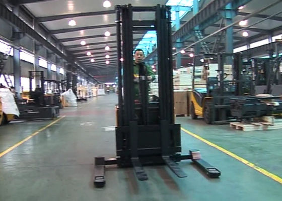 Rider Straddle Electric Pallet Stacker 2.5 - 5.6 Meters Lifting Height ...