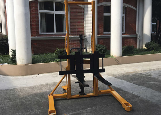 0.5 Ton Manual Straddle Pallet Stacker With Adjustable Forks Yellow Color